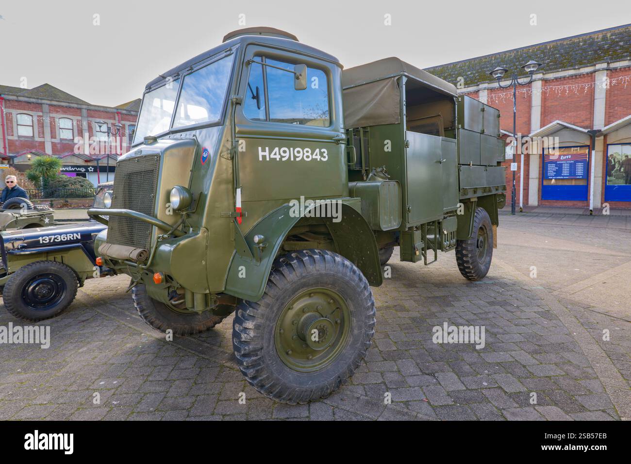 Bedford qlb 4x4 bofors tractor hi-res stock photography and images - Alamy