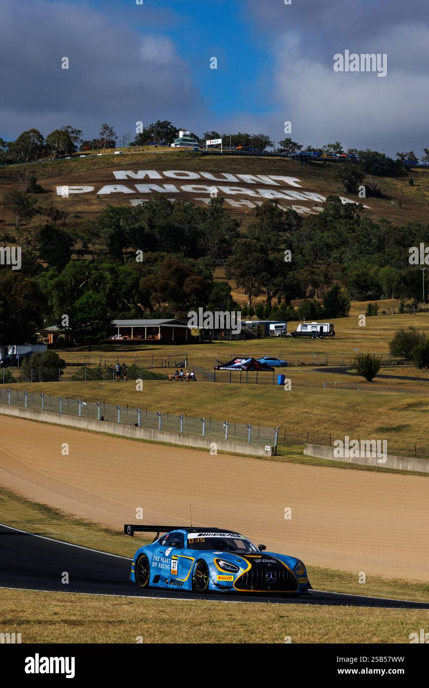 The #27 Heart of Racing by SPS Mercedes-AMG GT3 driven by R. Gunn / I ...