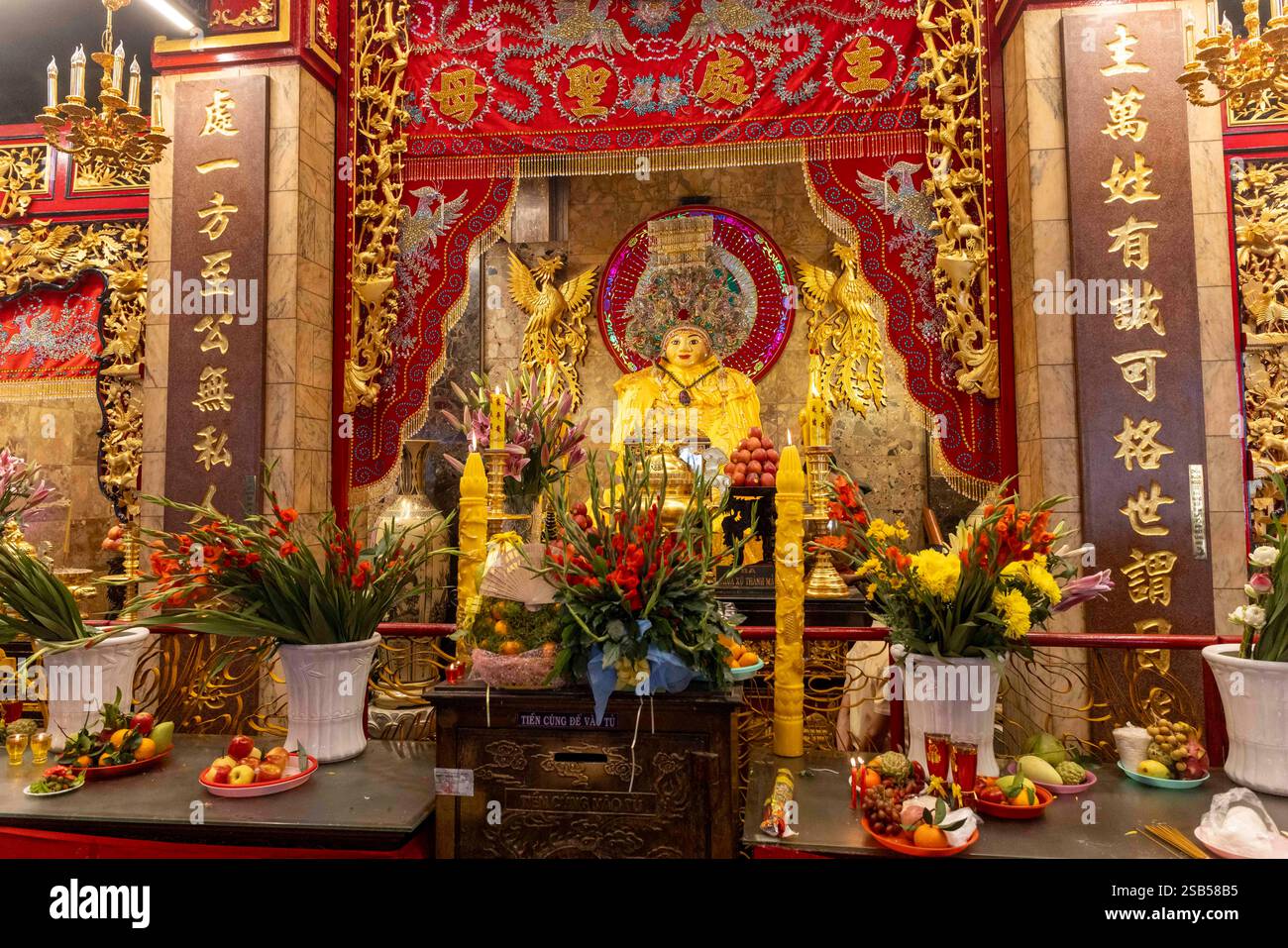 The market at Chau Doc in Vietnam. Tay An Buddhist Temple where people ...