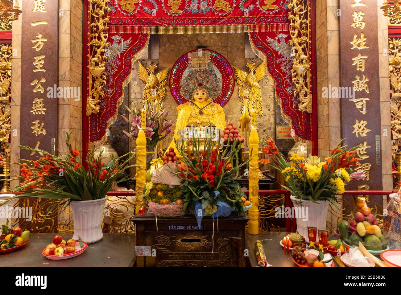 The market at Chau Doc in Vietnam. Tay An Buddhist Temple where people ...