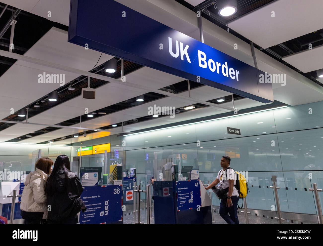 Arrivals at the UK Border at Heathrow Terminal 3 Stock Photo - Alamy