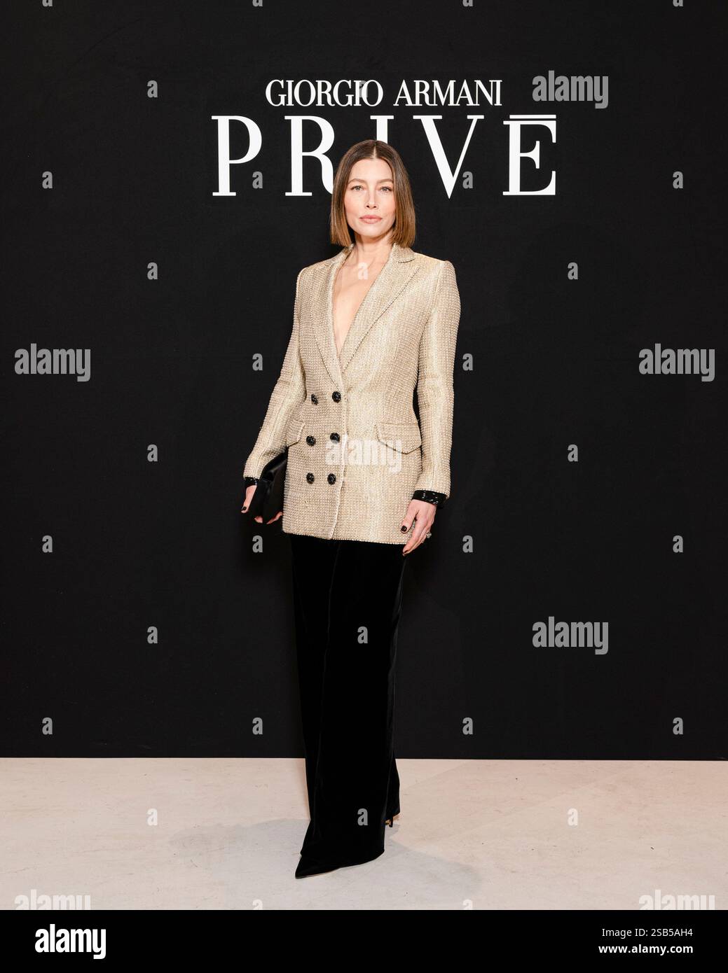 Jessica Biel Paris Haute Couture - SS 2025 Giorgio Armani Priv fashion ...