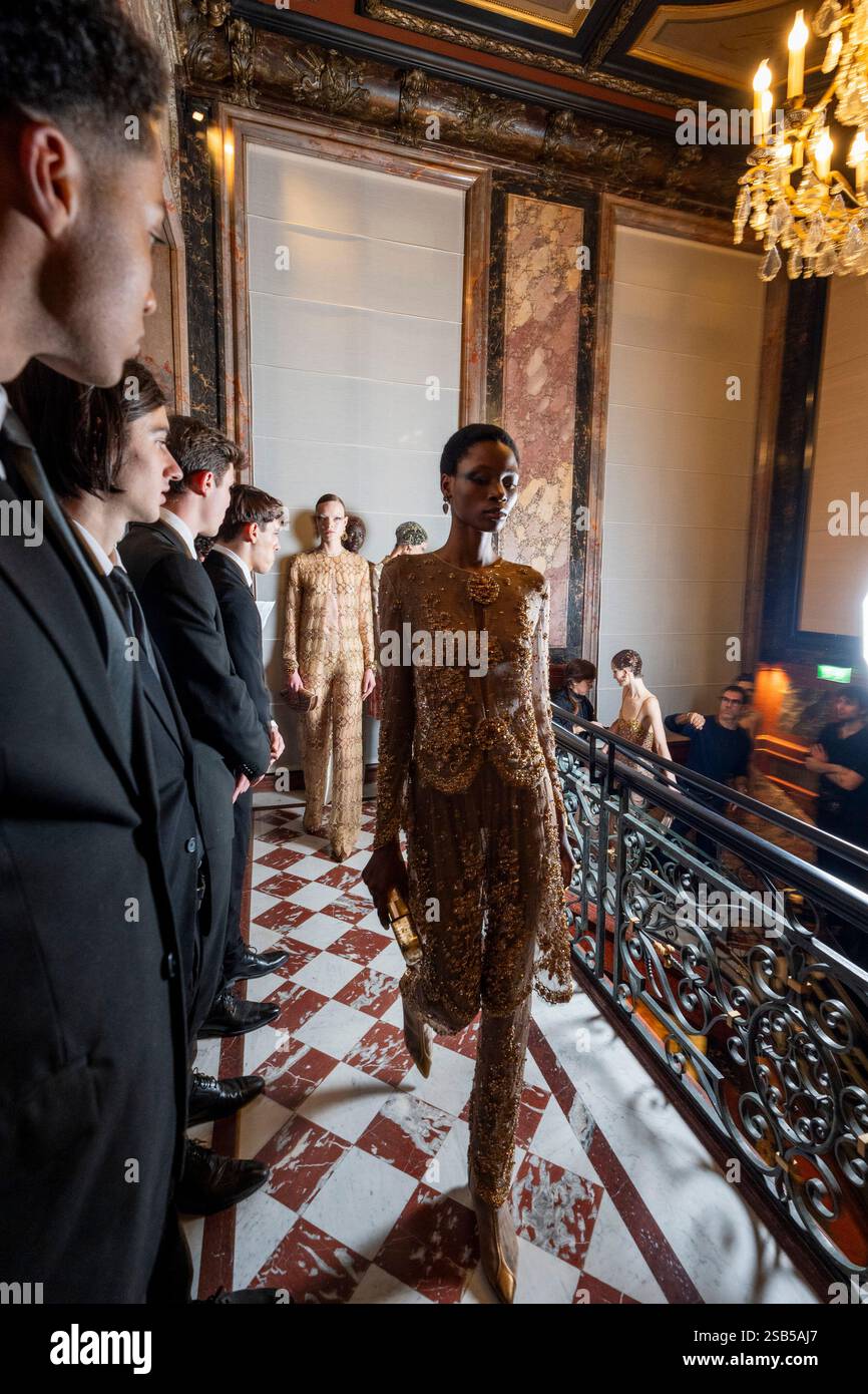 Paris Haute Couture - SS 2025 Giorgio Armani Privè fashion show ...