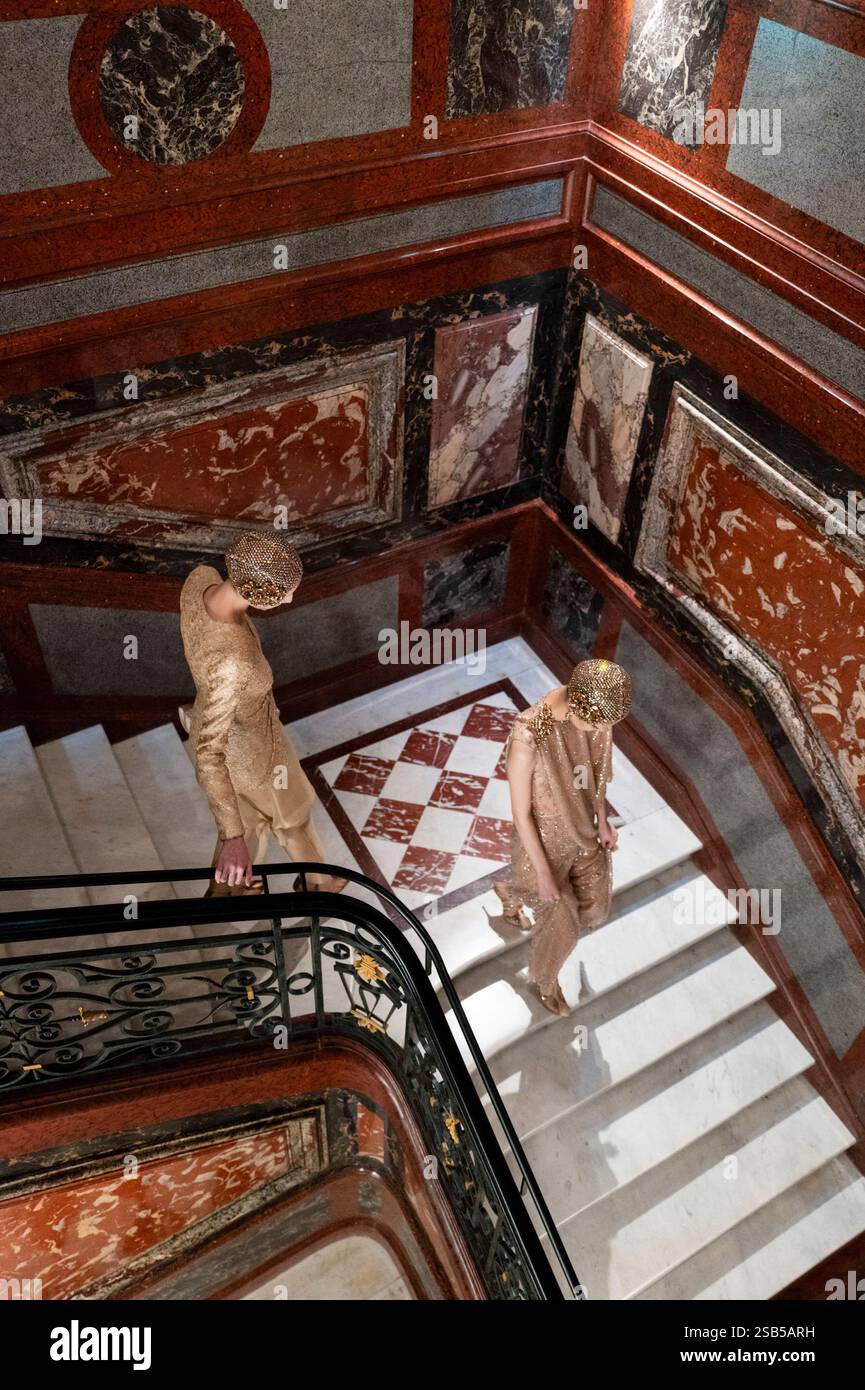 Paris Haute Couture - SS 2025 Giorgio Armani Privè fashion show ...