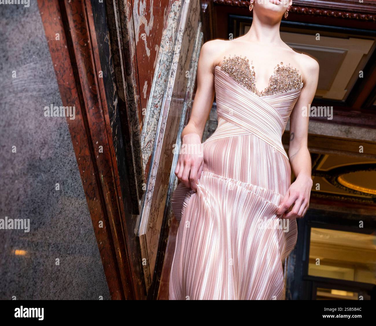 Paris Haute Couture - SS 2025 Giorgio Armani Privè fashion show ...