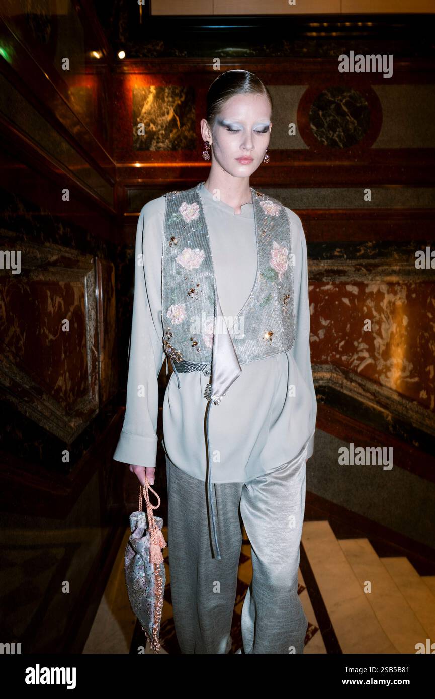 Paris Haute Couture - SS 2025 Giorgio Armani Privè fashion show ...