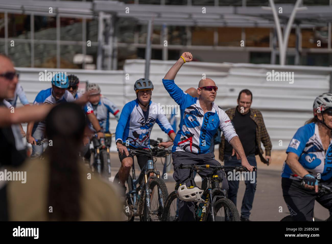 01 February 2025, Israel, Tel Aviv: Friends and relatives of freed ...