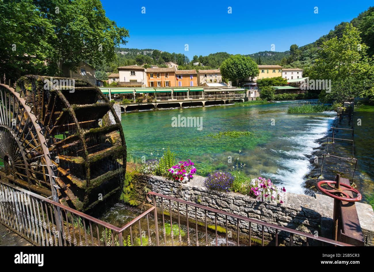 Water wheels on the River Sorgue in Fontaine de Vaucluse. Vaucluse ...