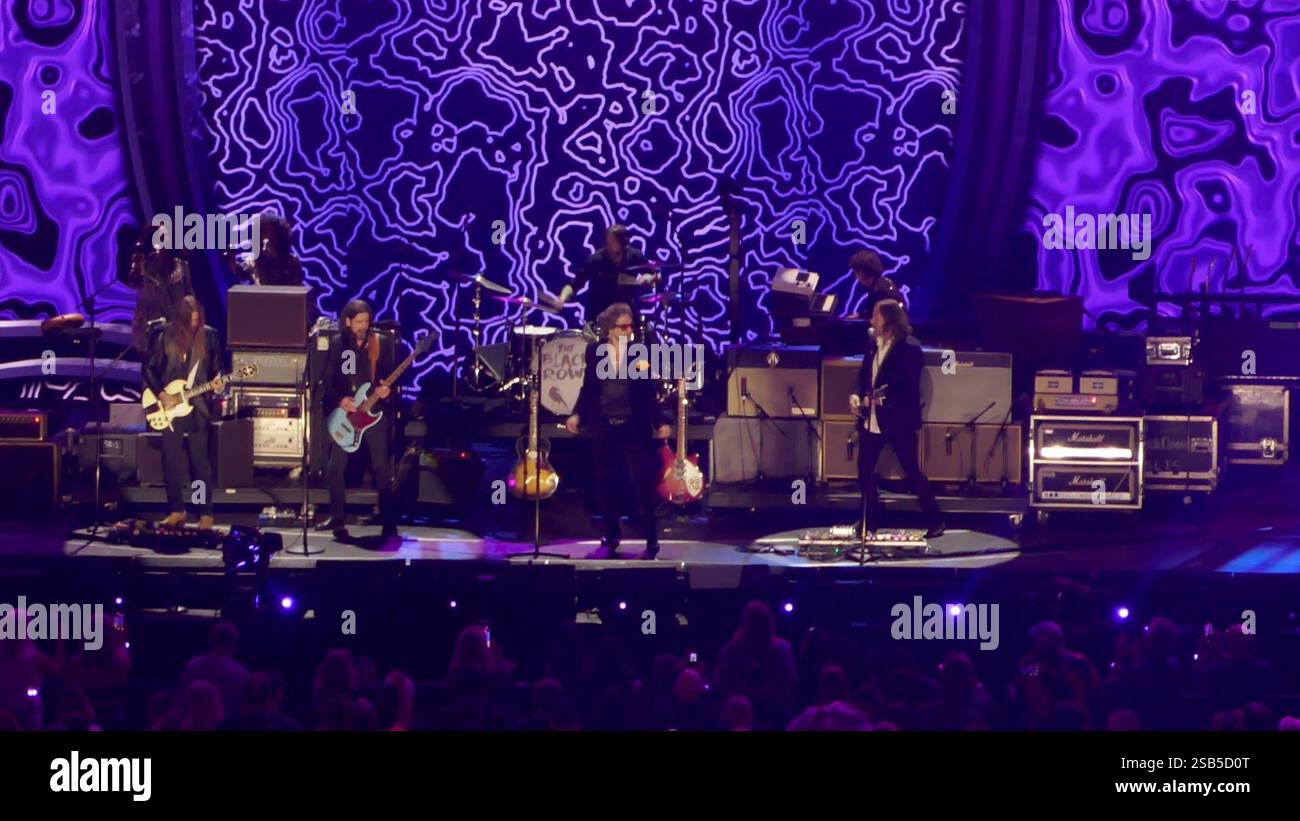 Tate mcrae perform 2025 hi-res stock photography and images - Alamy