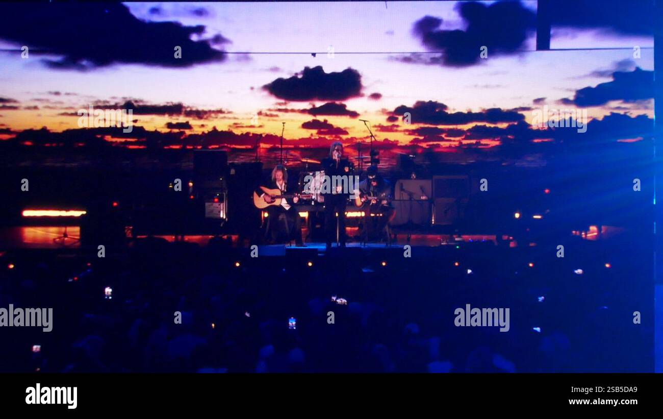 Tate mcrae perform 2025 hi-res stock photography and images - Alamy