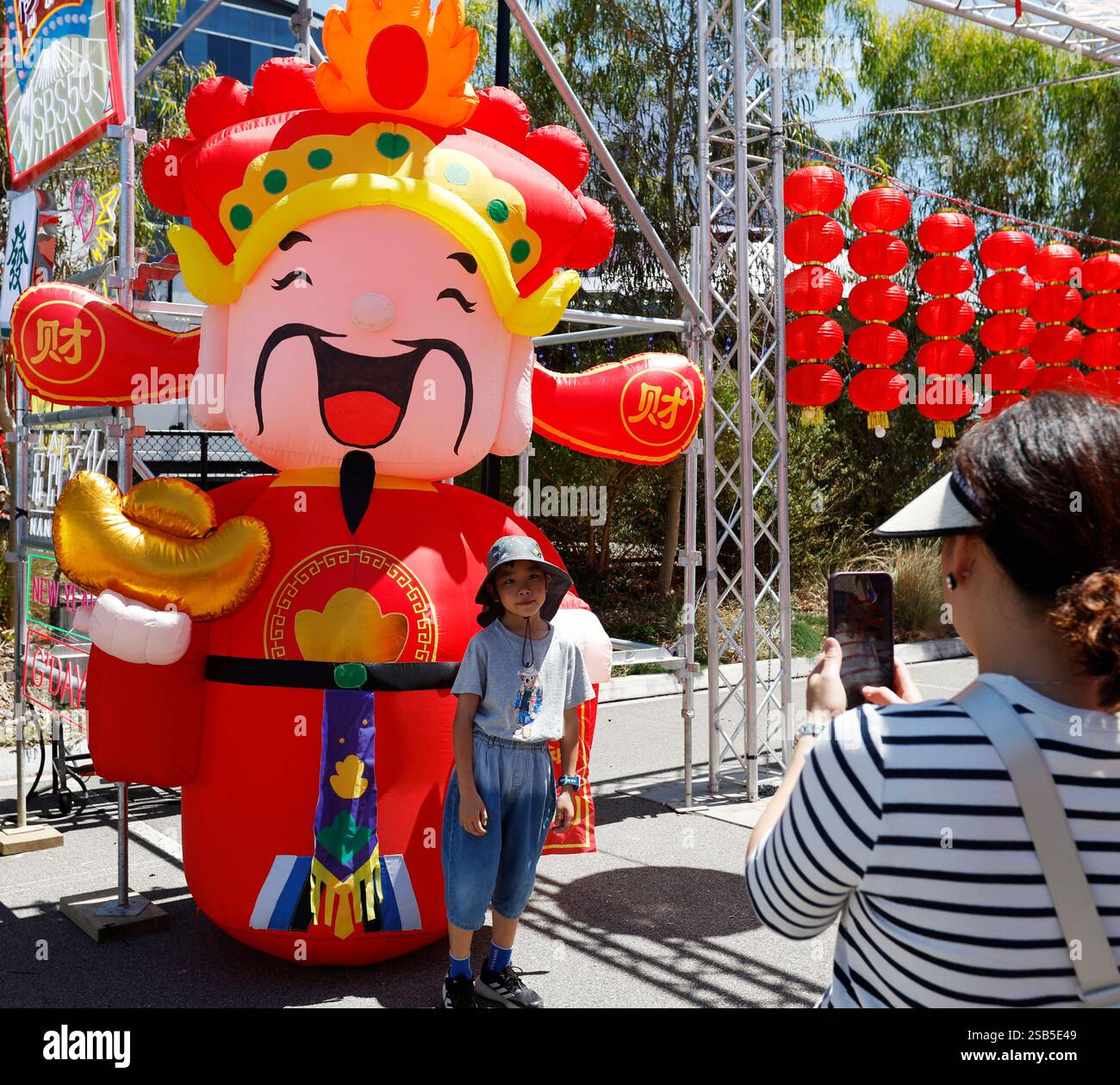 Melbourne, Australia. 1st Feb, 2025. A tourist poses for a photo with a ...