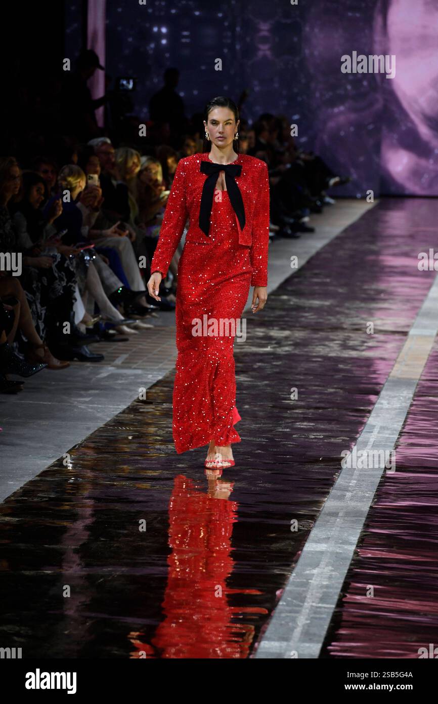 Alessandra Ambrosio bei der MARC CAIN FASHION SHOW im Rahmen der Berlin ...