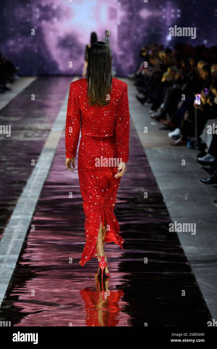 Alessandra Ambrosio bei der MARC CAIN FASHION SHOW im Rahmen der Berlin ...