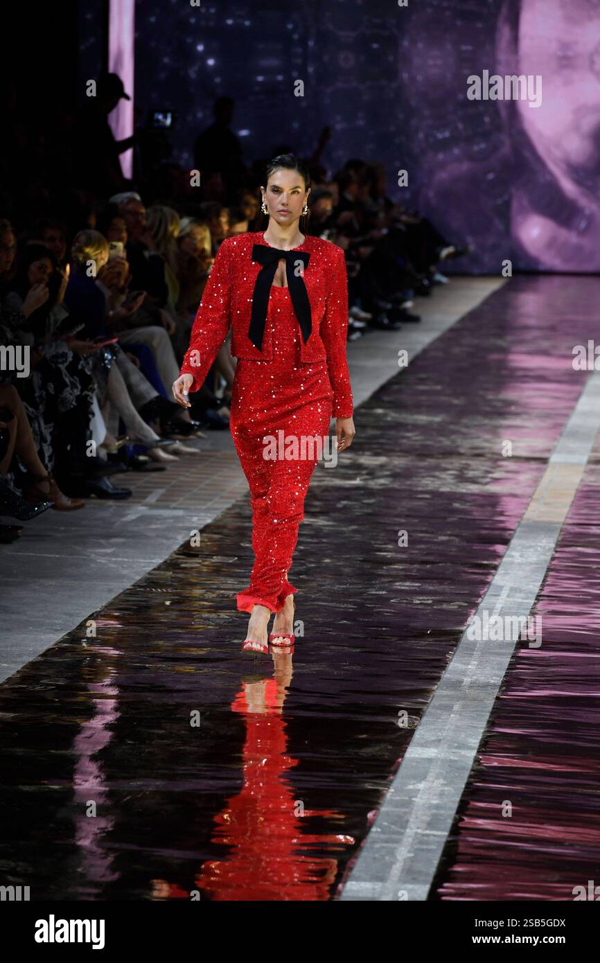 Alessandra Ambrosio bei der MARC CAIN FASHION SHOW im Rahmen der Berlin ...