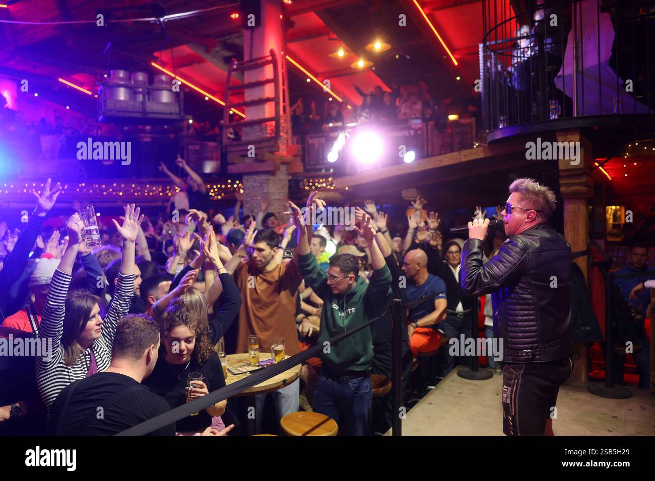 01.02.2025, Mayerhofen, AUT, Unterwegs in Tirol, APRESSKI mit Matty ...