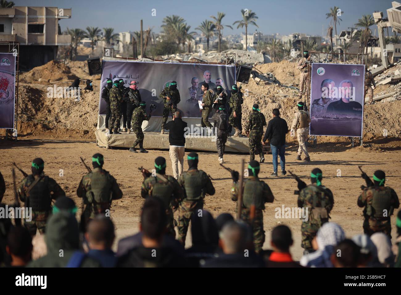 Palestinian militant group Hamas fighters escort Israeli-French hostage ...