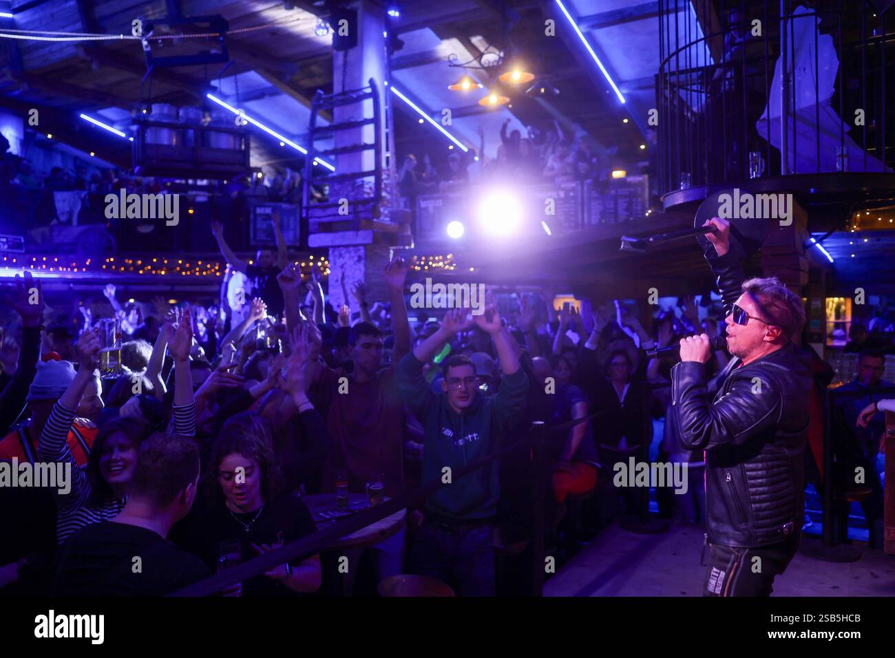 01.02.2025, Mayerhofen, AUT, Unterwegs in Tirol, APRESSKI mit Matty ...