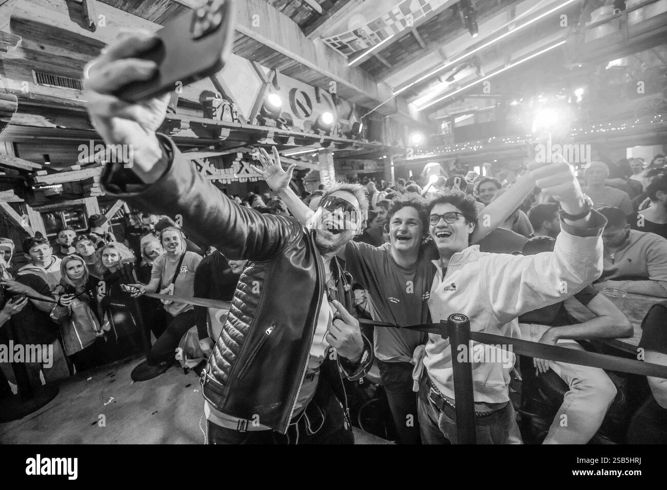 01.02.2025, Mayerhofen, AUT, Unterwegs in Tirol, APRESSKI mit Matty ...