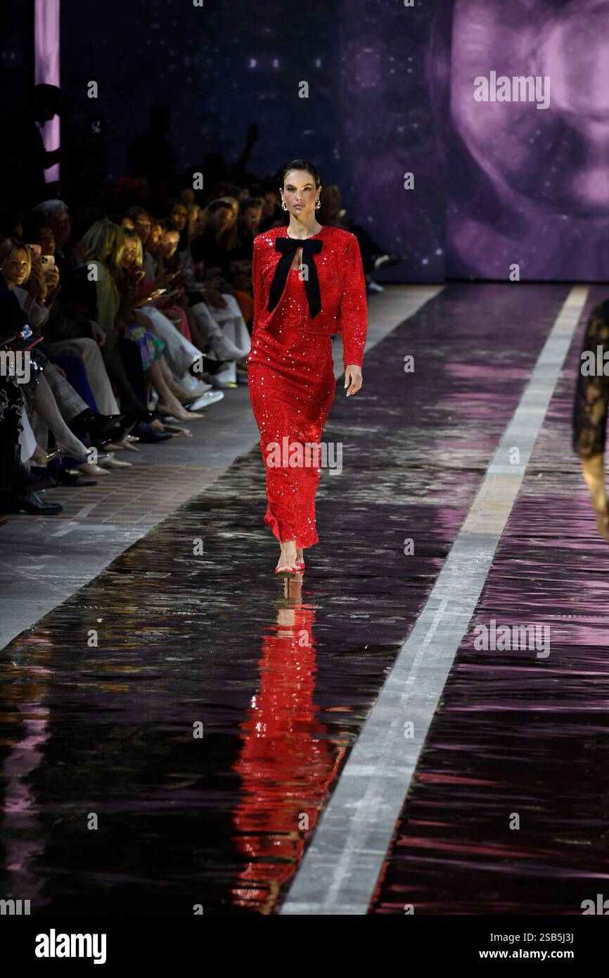 Alessandra Ambrosio bei der MARC CAIN FASHION SHOW im Rahmen der Berlin ...