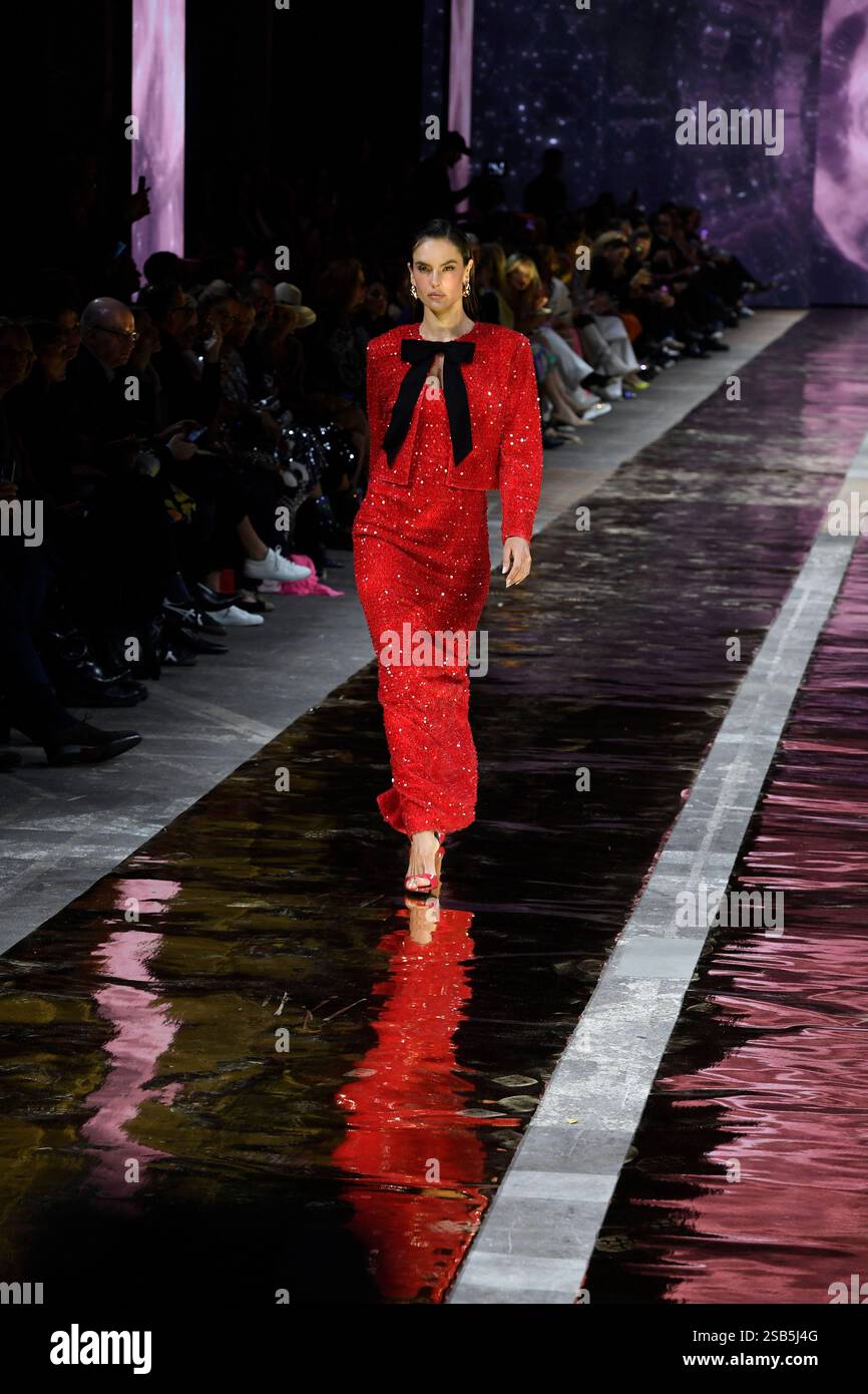 Alessandra Ambrosio bei der MARC CAIN FASHION SHOW im Rahmen der Berlin ...