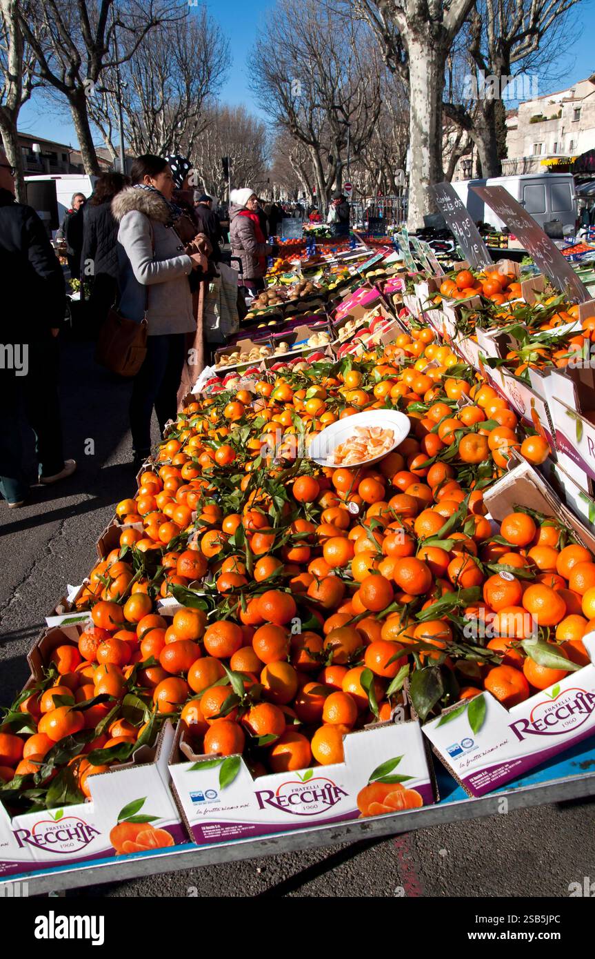 Traditional Saturday market in Arles, Fresh fruits and vegetables ...