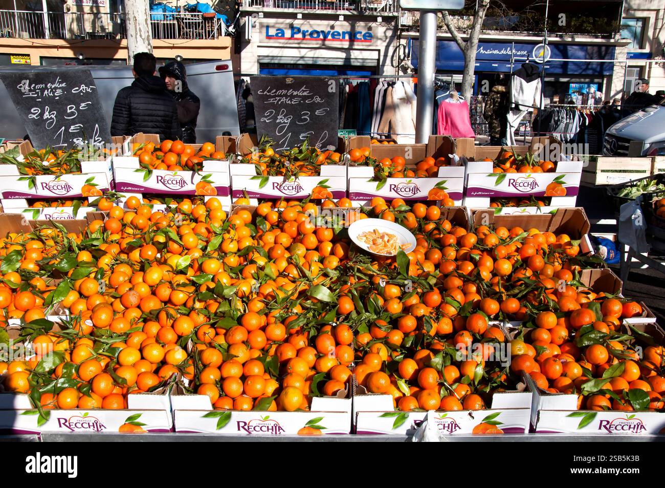 Traditional Saturday market in Arles, Fresh fruits and vegetables ...