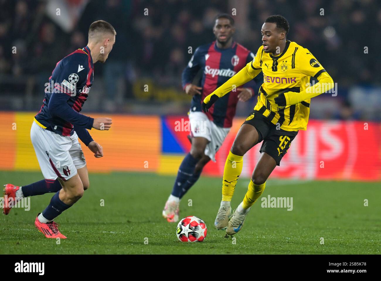 Bologna, Italy. 21st Jan, 2025. Borussia Dortmund's Jamie Gittens ...