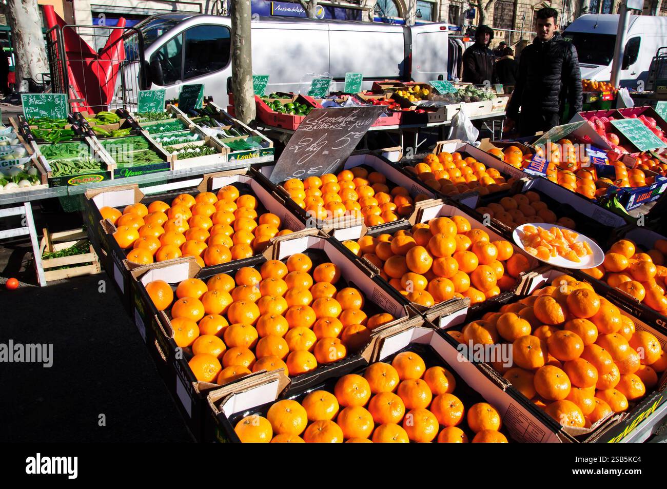 Traditional Saturday market in Arles, Fresh fruits and vegetables ...