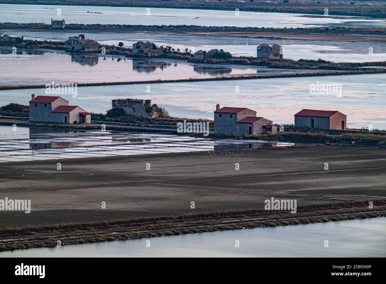 Salty crystal hi-res stock photography and images - Alamy