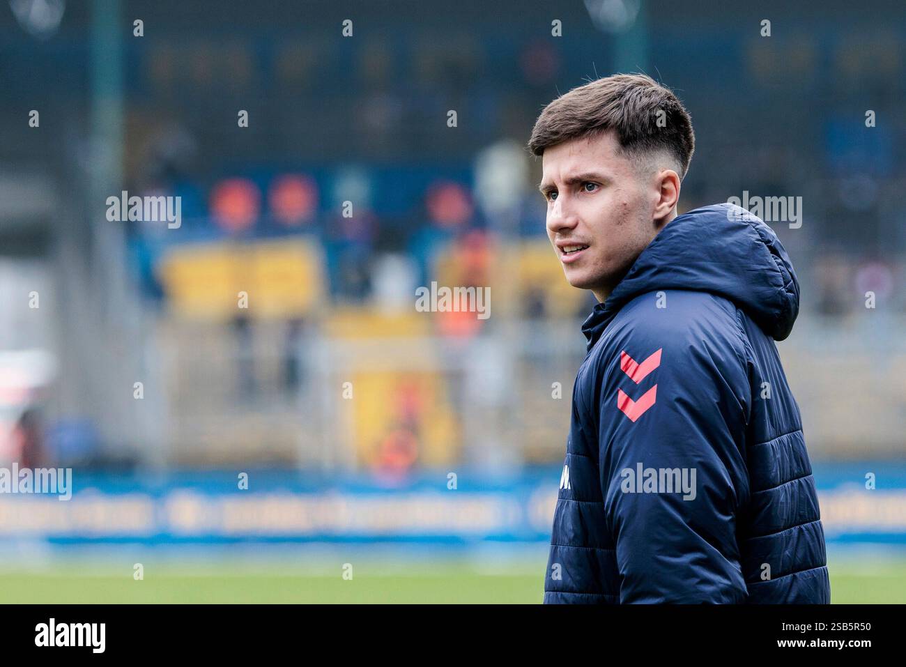 Braunschweig, Deutschland. 01st Feb, 2025. Denis Huseinbasic (1. FC K?ln, 8) w?hrend der ...