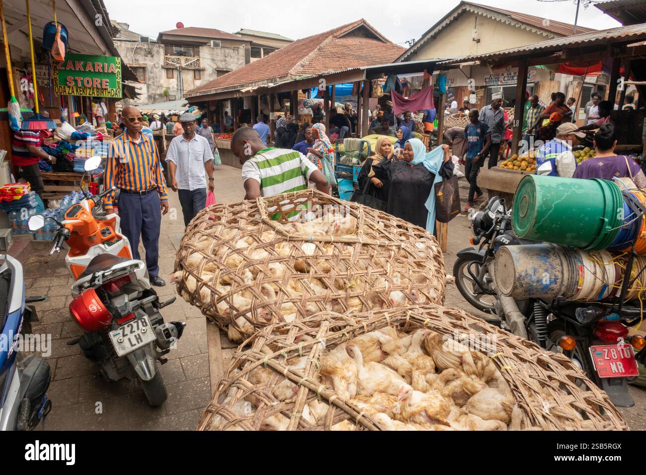 Man pulling cart hi-res stock photography and images - Alamy