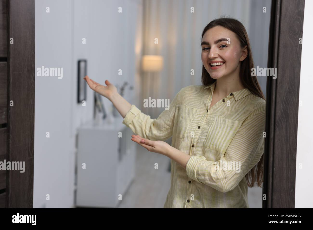 Happy female guests smiling hi-res stock photography and images - Alamy