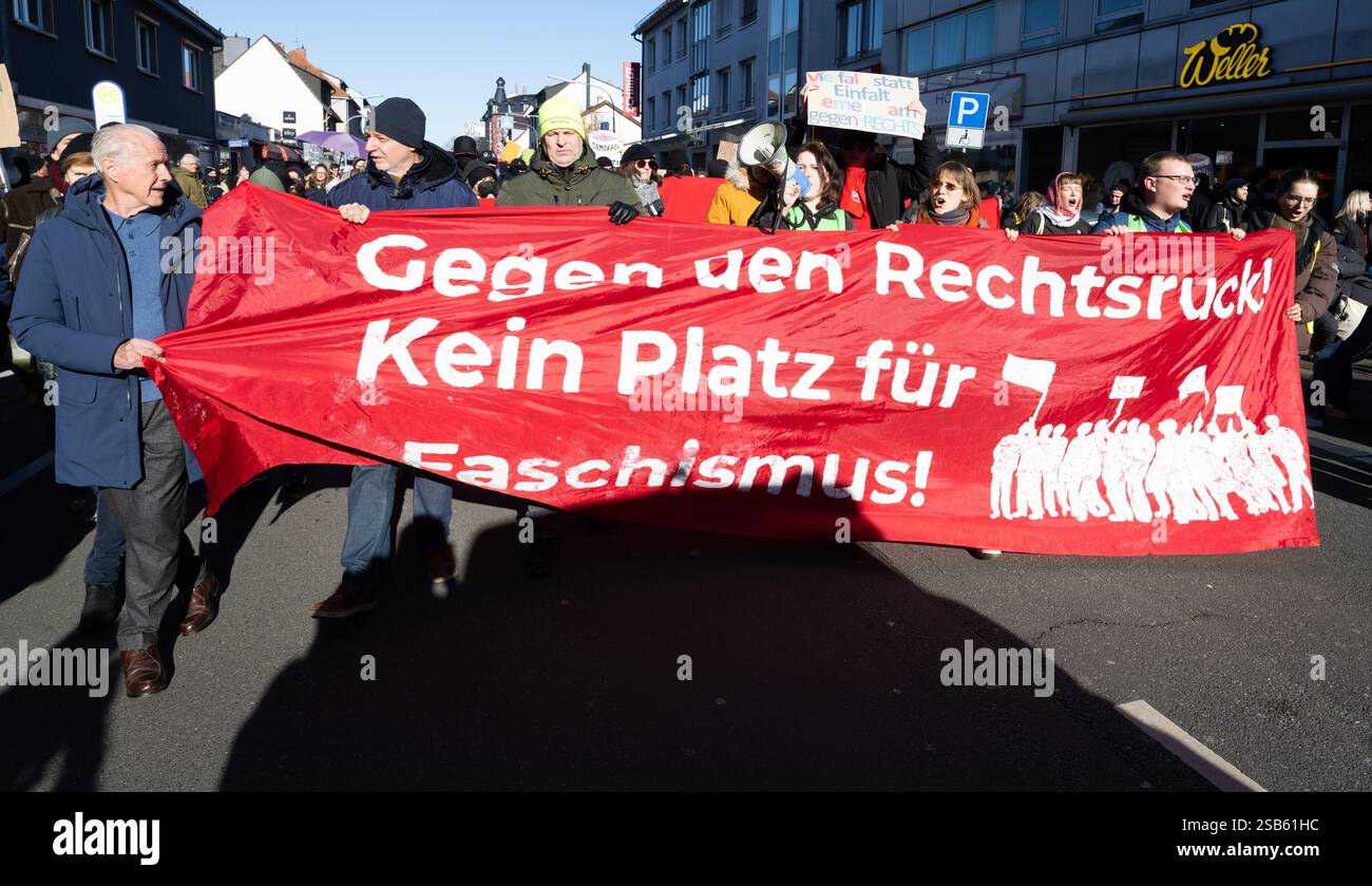 Neu Isenburg, Germany. 01st Feb, 2025. People demonstrate against an ...