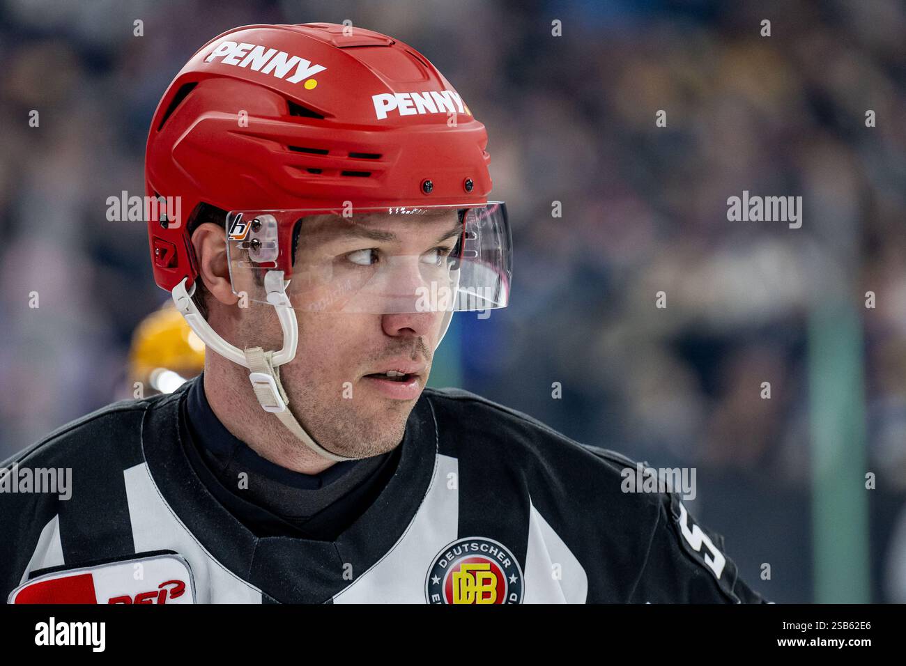 Linesperson Joshua Roemer / Portrait / Portraet. GER, EHC Red Bull ...