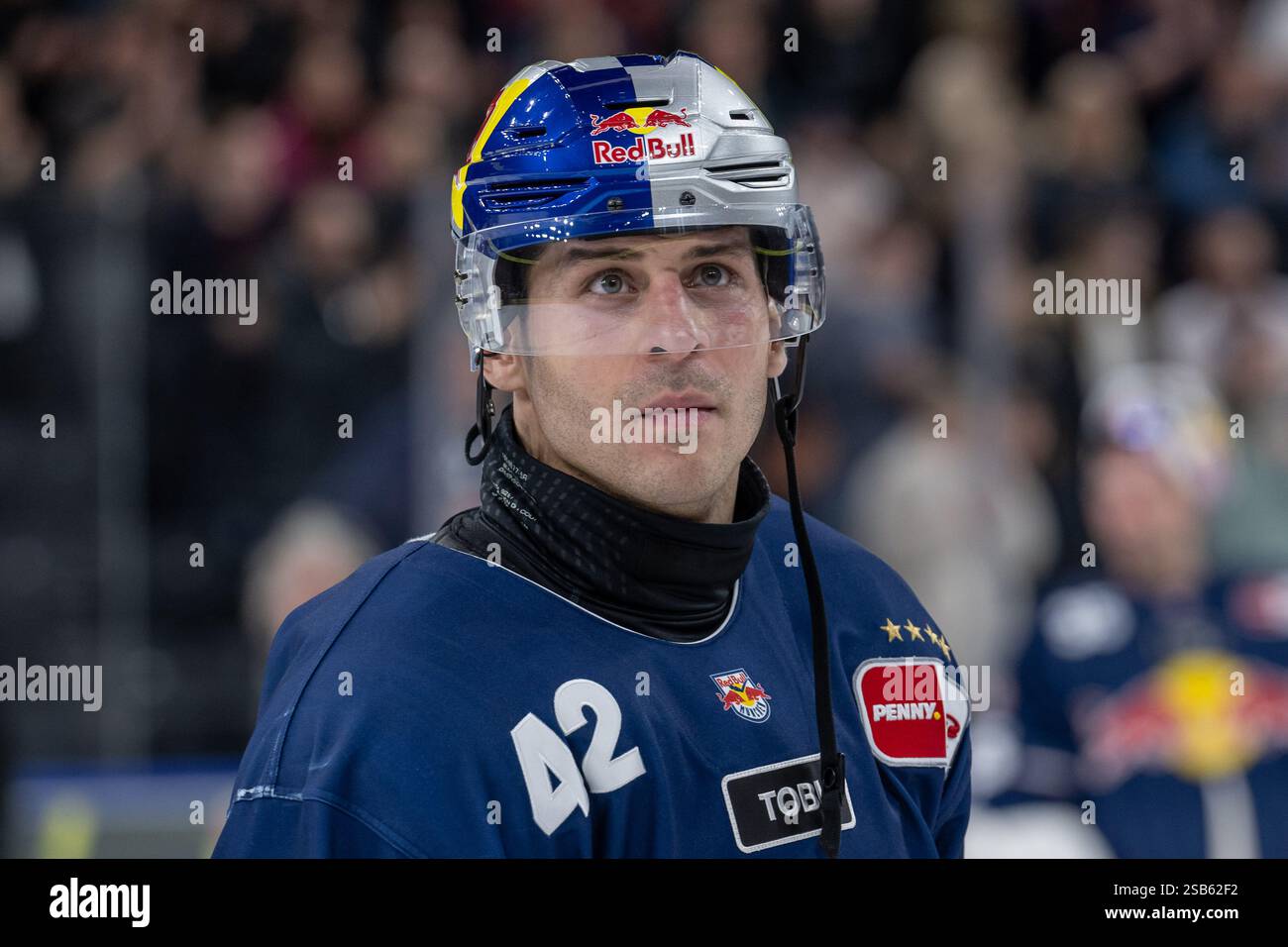 Yasin Ehliz (EHC Red Bull Muenchen, #42) / Portrait / Portraet. GER, EHC Red Bull Muenchen vs ...