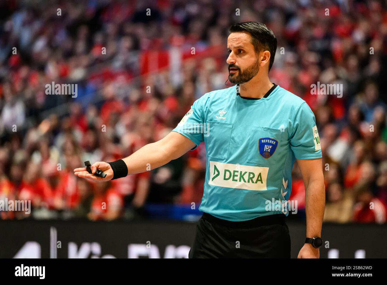 Oslo, Norway. 31st Jan, 2025. Referee David sok seen during the 2025 IHF Men's Handball World ...