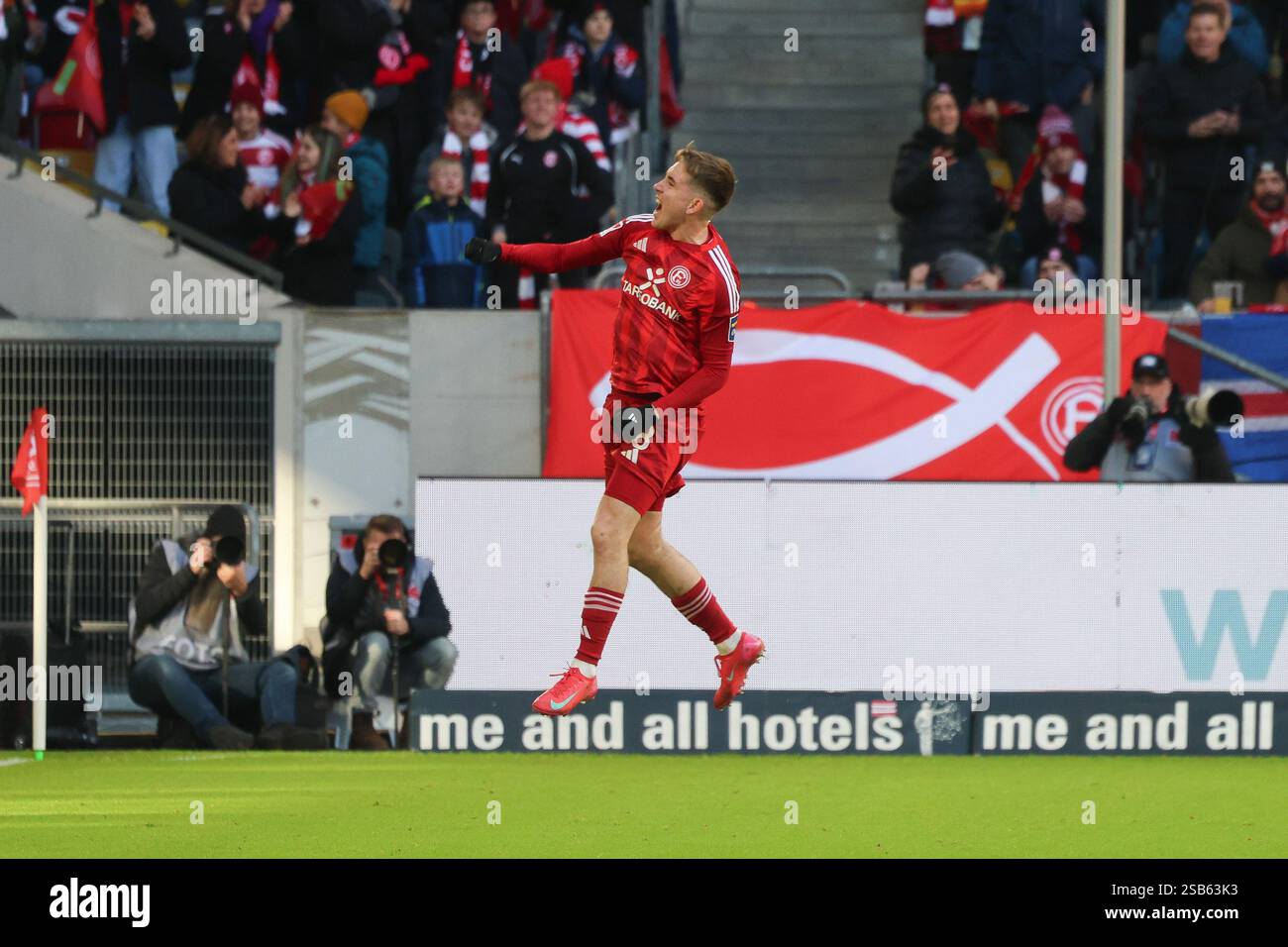 Tor fuer Duesseldorf zum 1:0 durch Isak Bergmann Johannesson (Duesseldorf #8), GER, Fortuna ...
