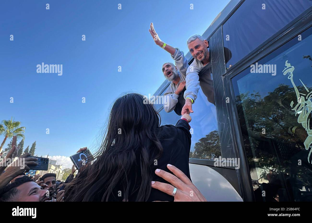 Former Palestinian prisoners released by Israel disembarks a Red Cross ...