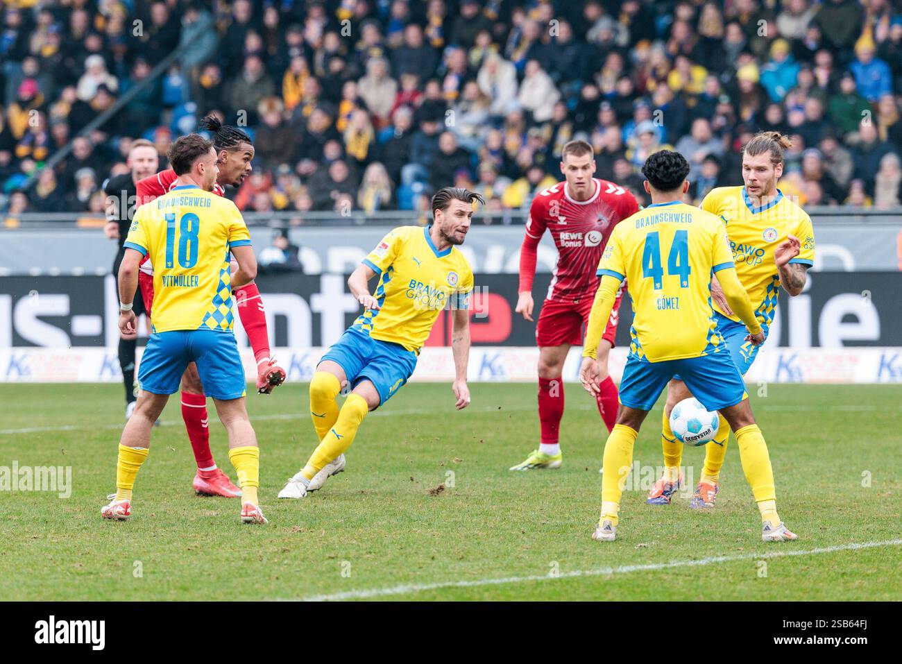 Damion Downs (1. FC K?ln, 42) schie?t das 1:2, Tor 2. Fu?ball ...