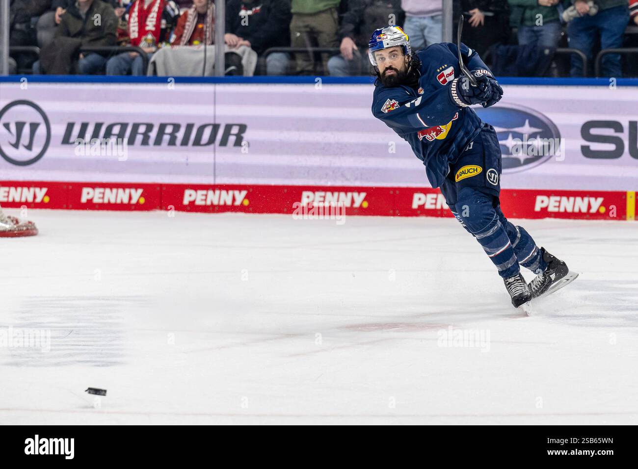 Muenchen, Deutschland. 31st Jan, 2025. Dominik Bittner (EHC Red Bull ...