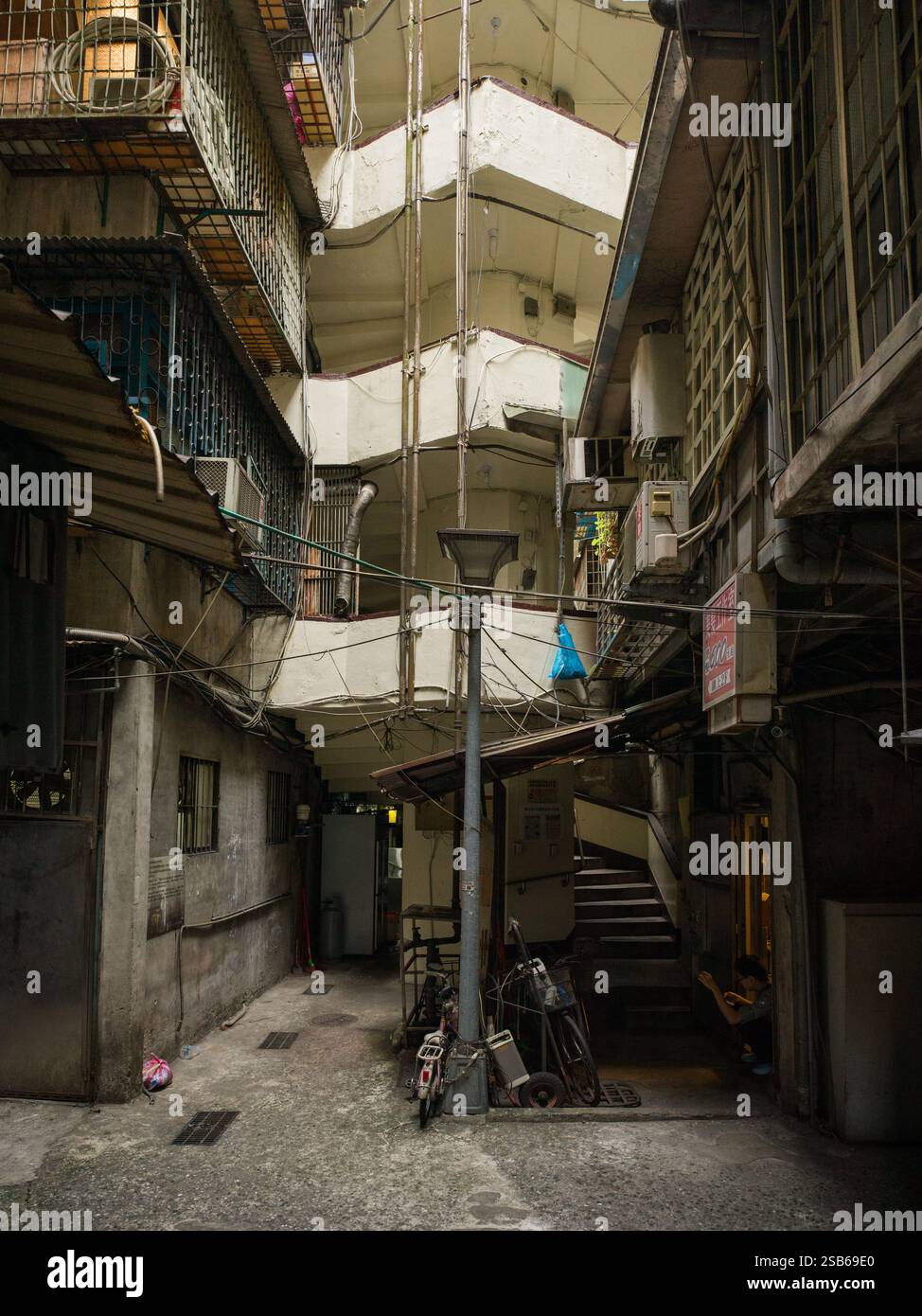 Nanjichang Community (南機場社區) run down public housing in Taipei Taiwan ...