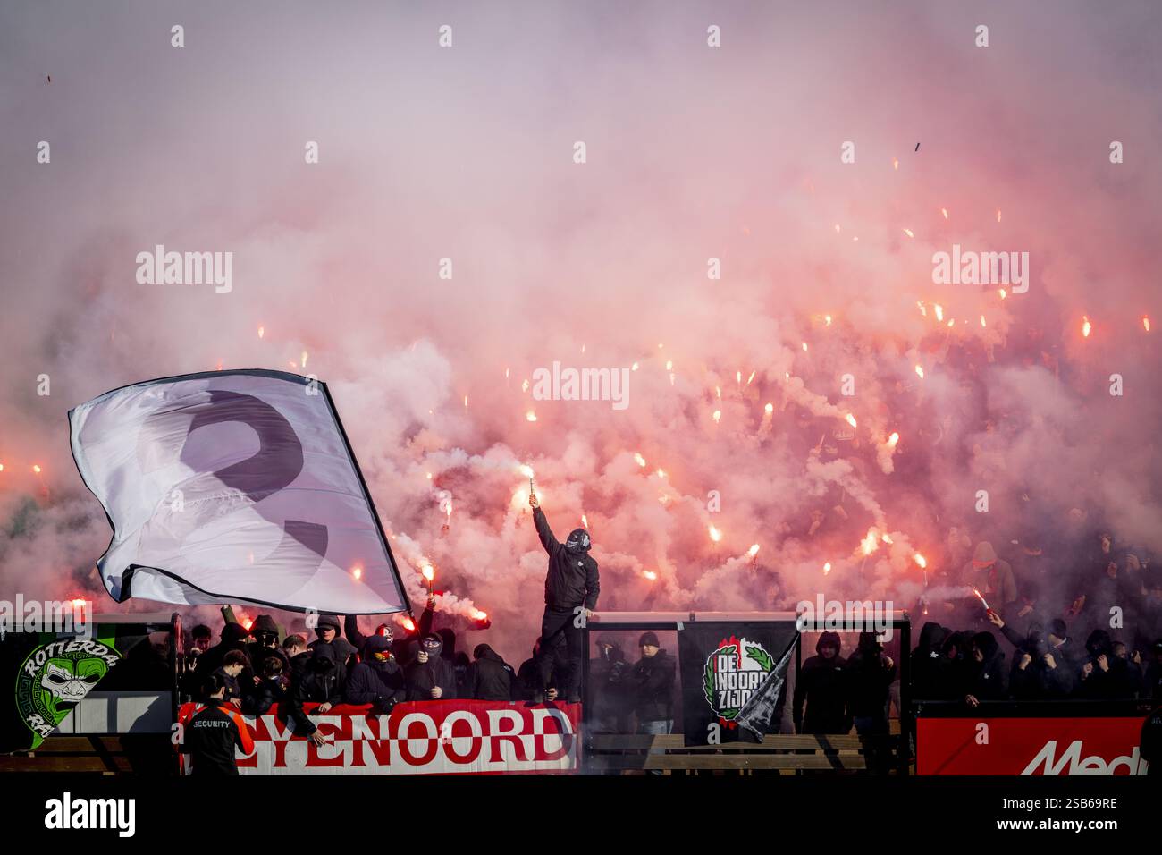 ROTTERDAM - Feyenoord players and feyenoord fans during training prior ...