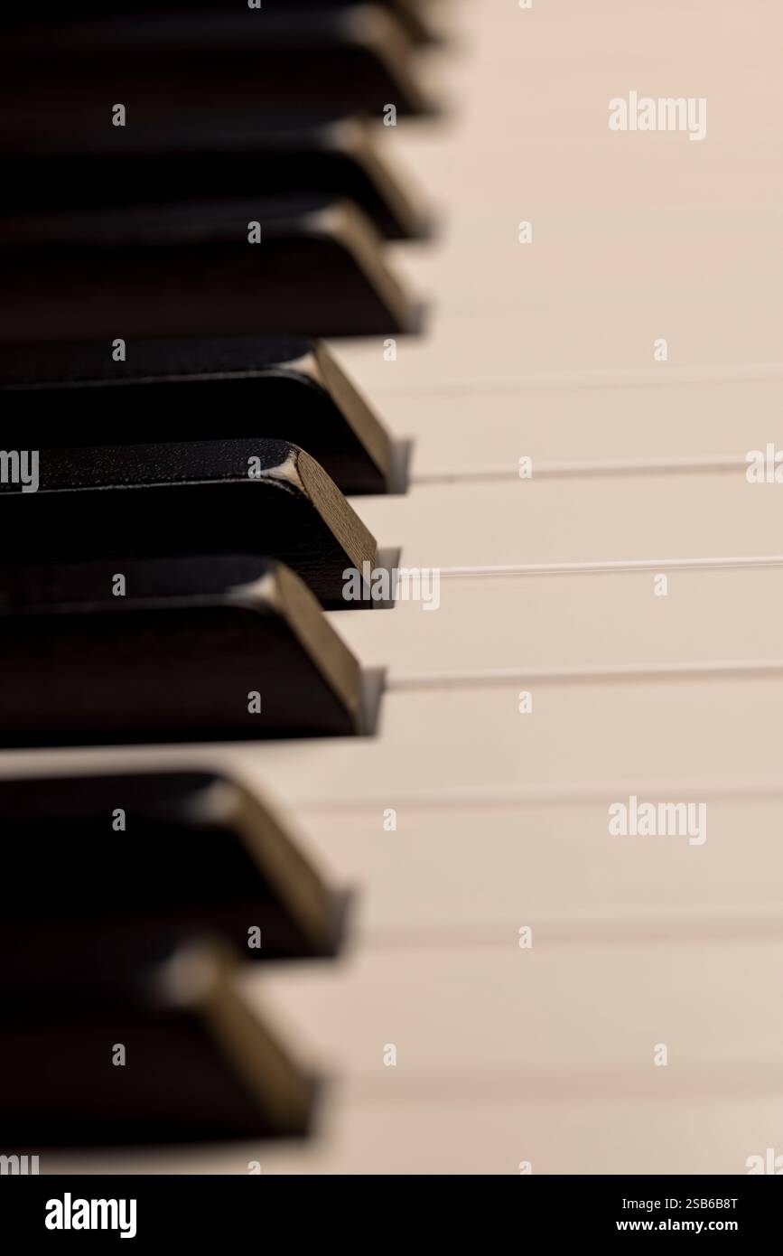 Grand piano side view hi-res stock photography and images - Alamy