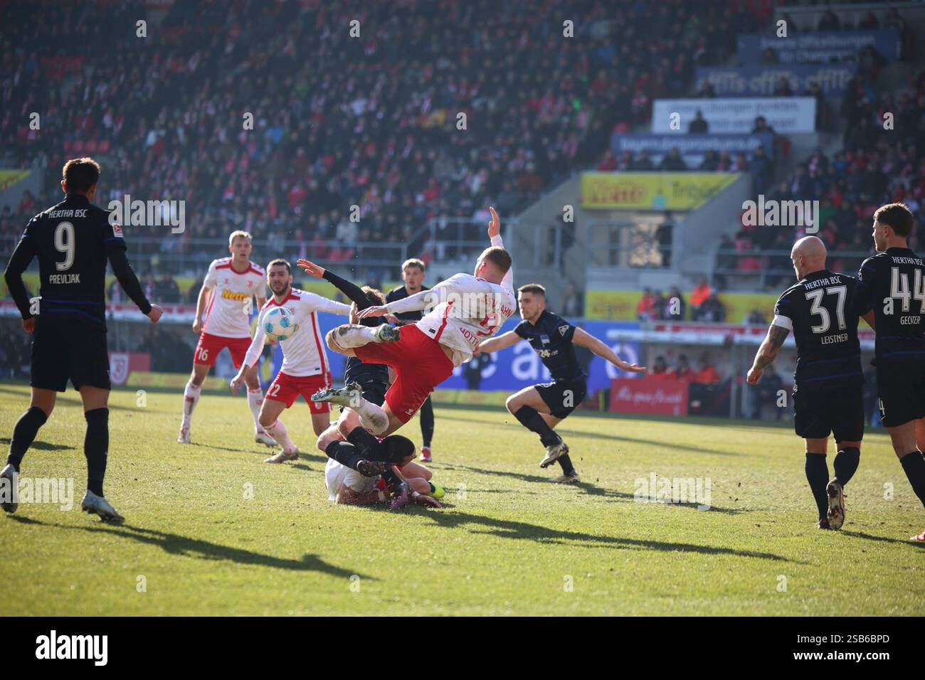 Rasim Bulic (SSV Jahn Regensburg, 5), Eric Hottmann (SSV Jahn ...