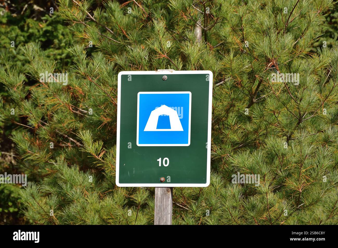 Campground site sign. Tent sign Stock Photo - Alamy
