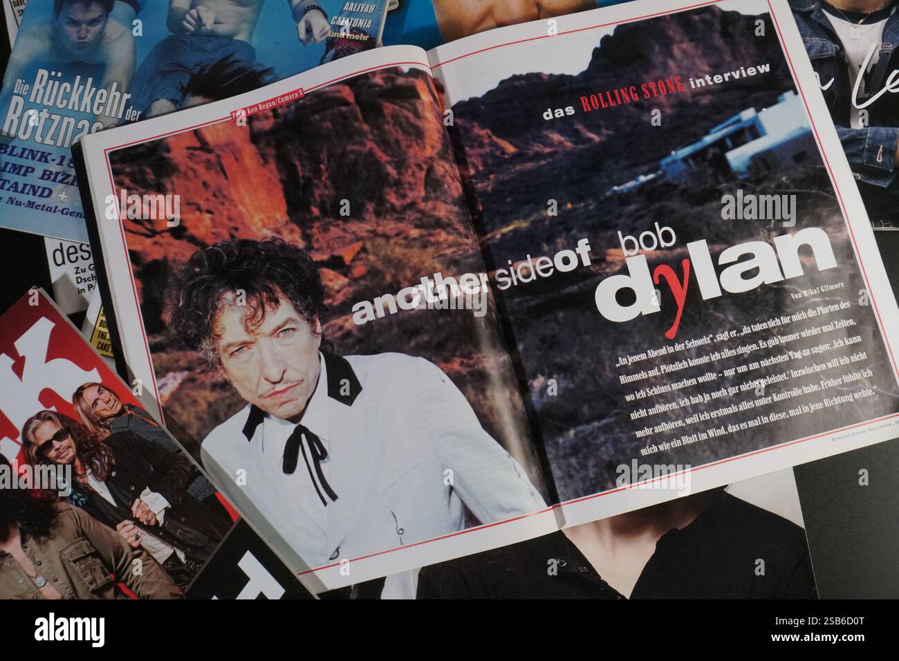 Bob dylan magazine cover hi-res stock photography and images - Alamy