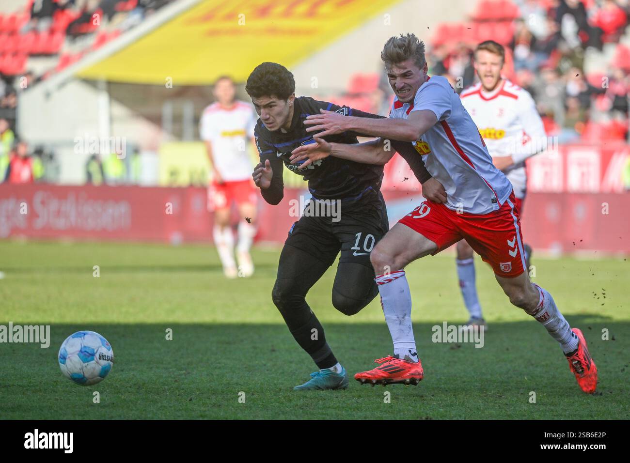 Regensburg, Germany. 01st Feb, 2025. Soccer: Bundesliga 2, Jahn ...