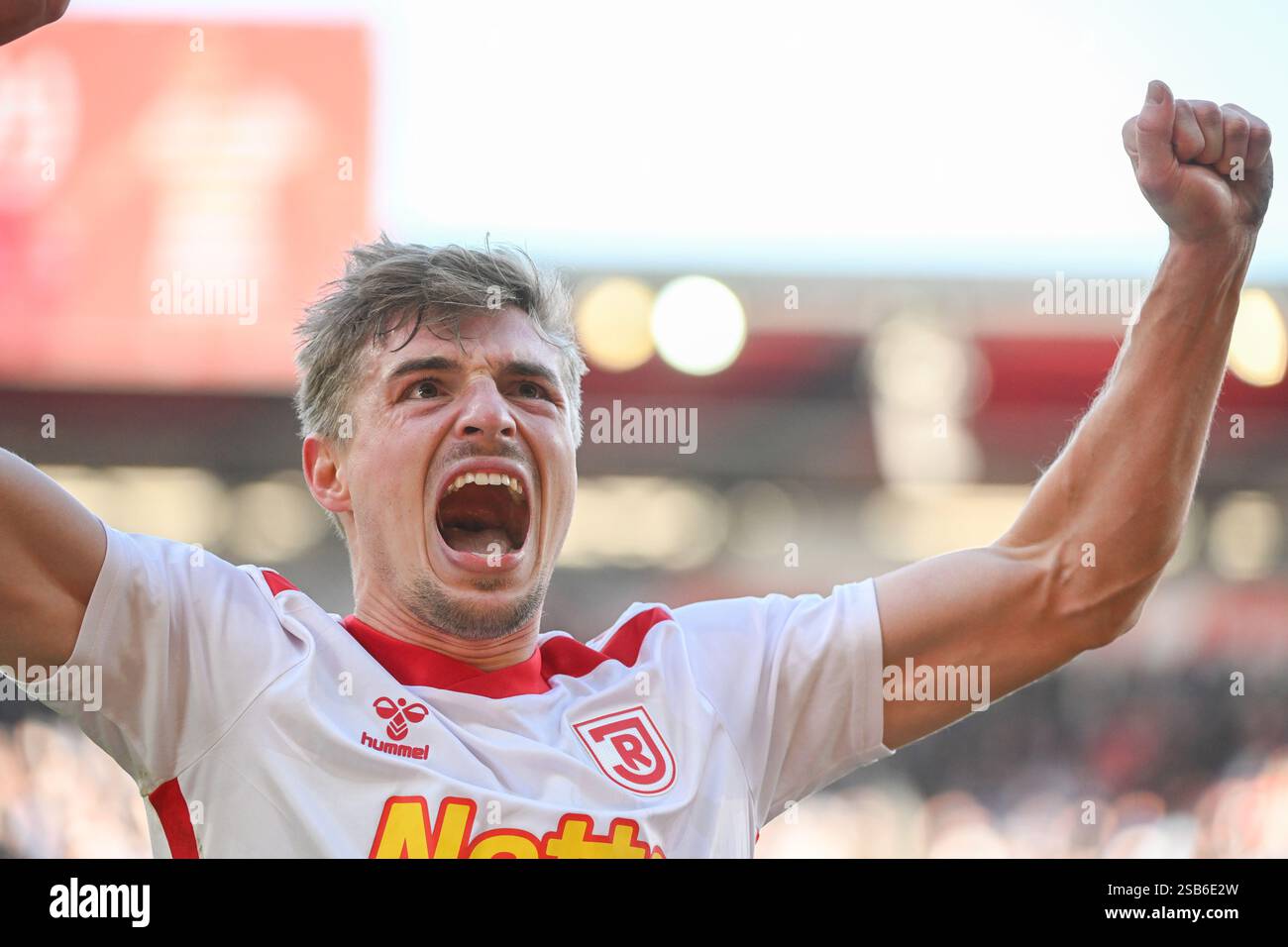 Regensburg, Germany. 01st Feb, 2025. Soccer: Bundesliga 2, Jahn ...