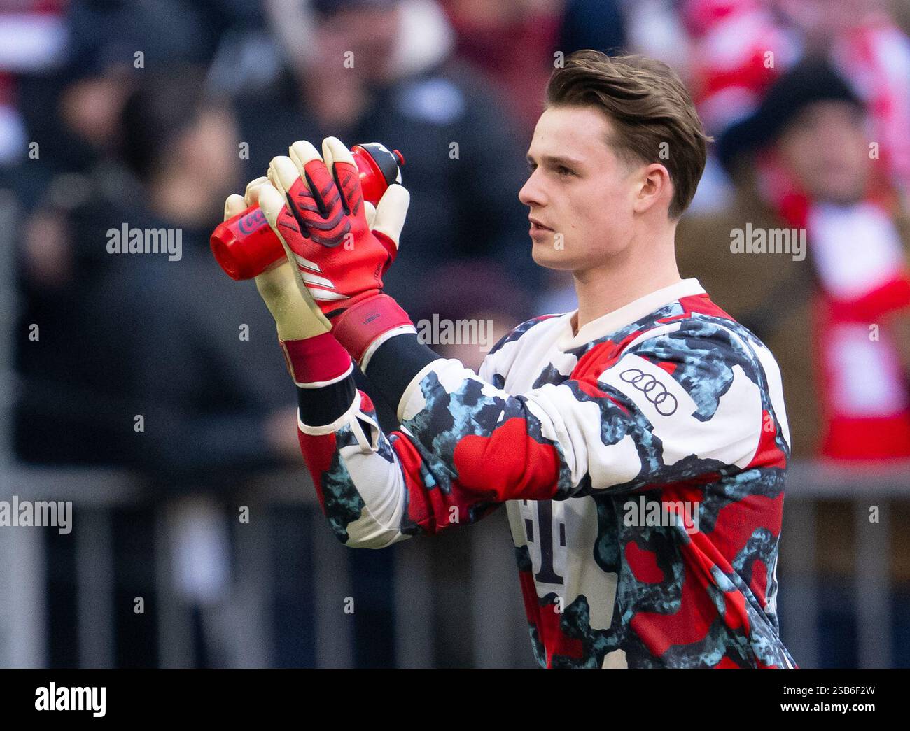 01 February 2025, Bavaria, Munich: Soccer: Bundesliga, Bayern Munich ...