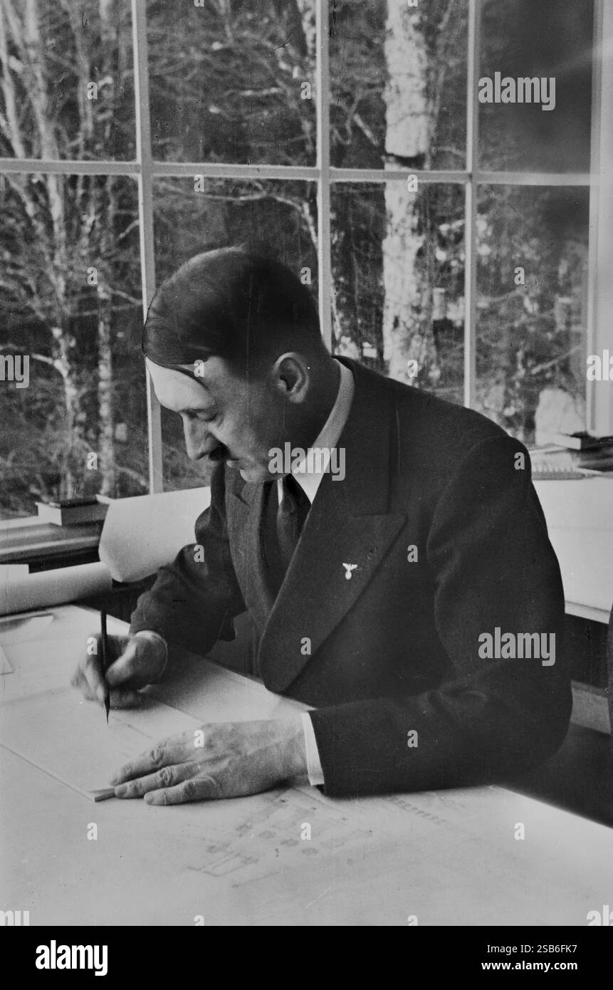 Adolf Hitler writing at his desk Stock Photo - Alamy